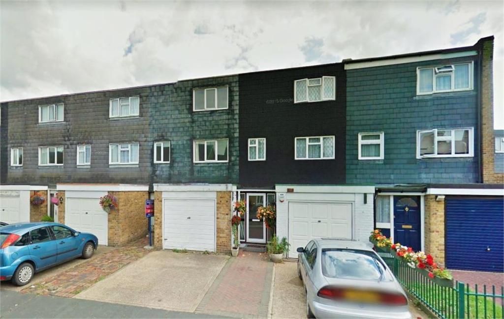 4 bedroom terraced house to rent, Greatfields Drive, Uxbridge, UB8 3QW