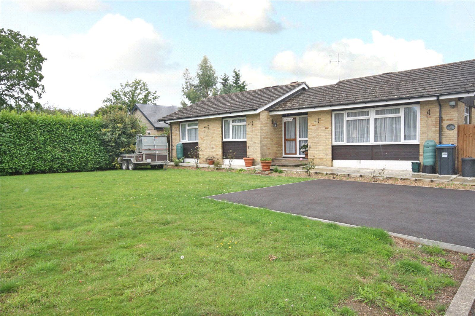 3 bedroom detached bungalow for sale, Redehall Road, Smallfield, Horley ...