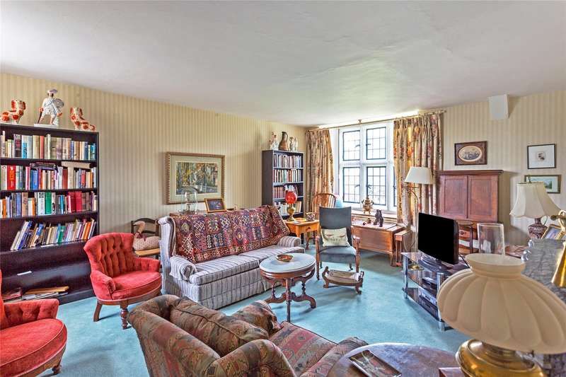 2 bedroom flat for sale, Shipton Court, High Street, Shipton Under ...