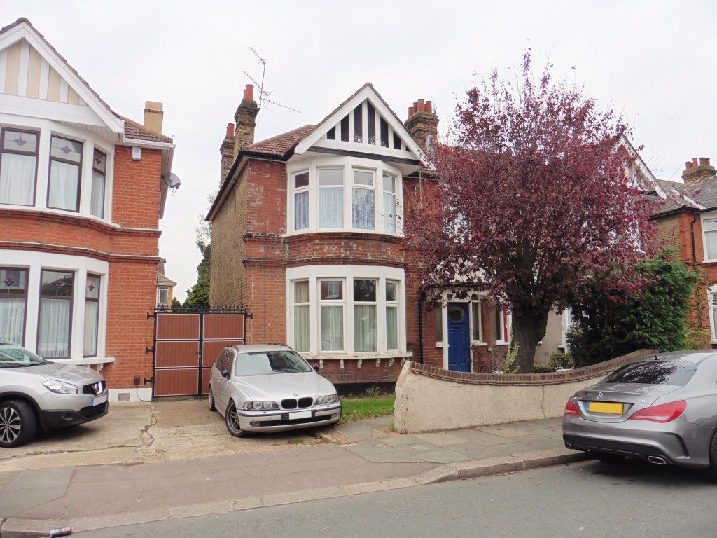 2 bedroom flat to rent, Abbotsford Road, Goodmayes, Ilford IG, IG3 9SN