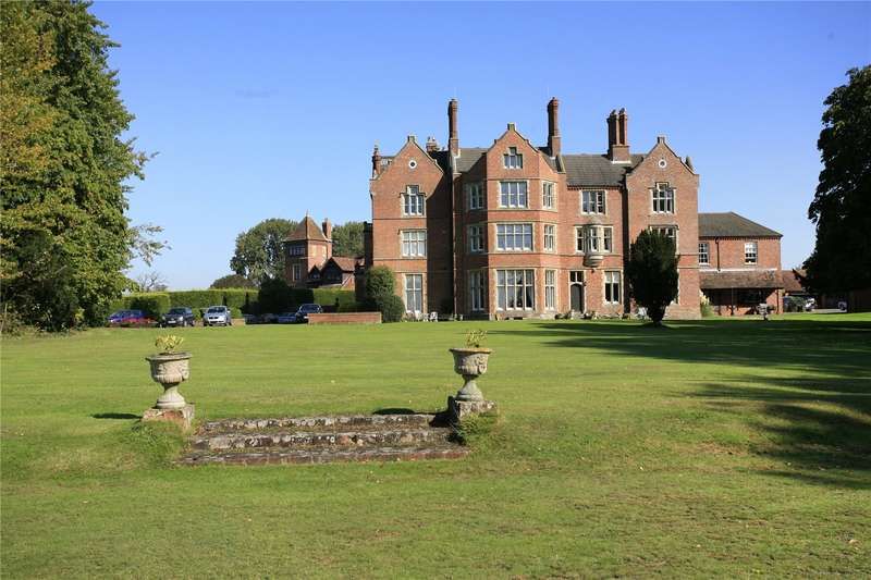 2 bedroom flat for sale, Lyne House, Rusper Road, Capel, RH5 5HQ