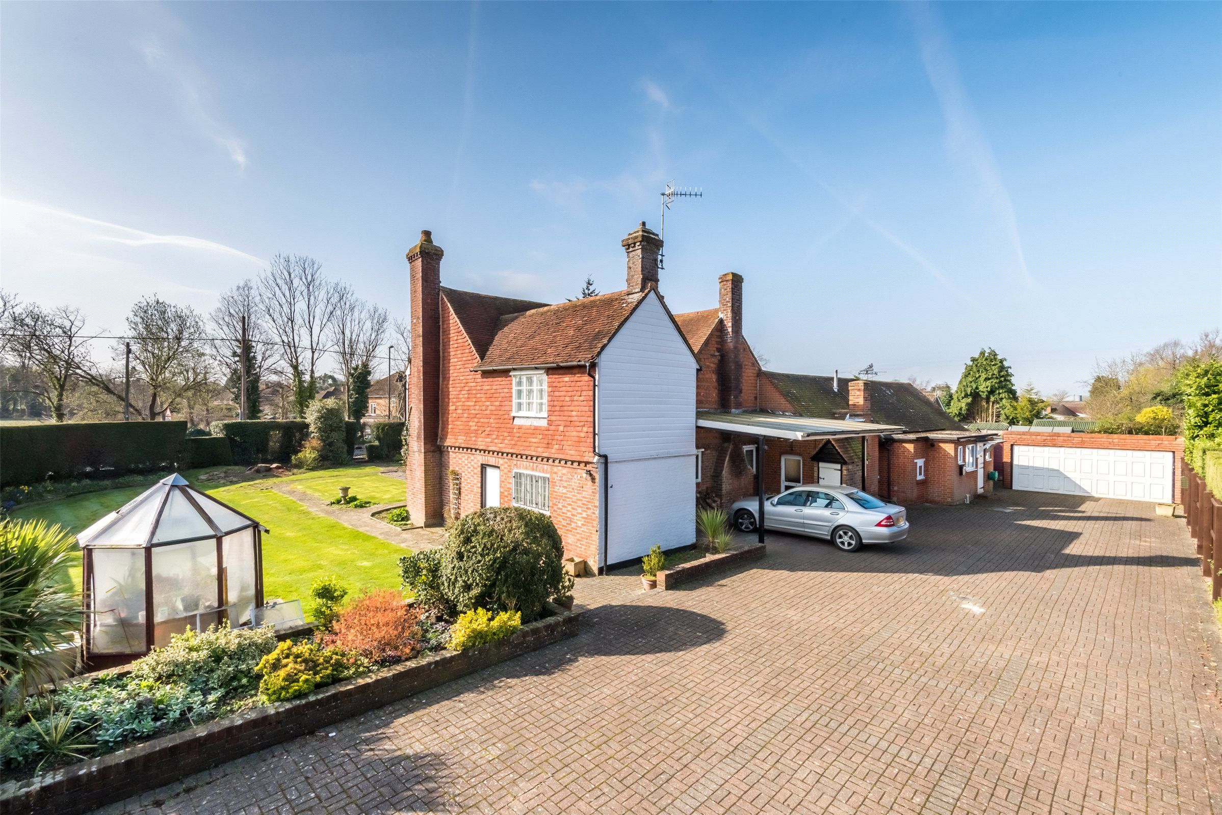 5 bedroom detached house for sale, Plough Road, Smallfield, Horley, RH6 9JL