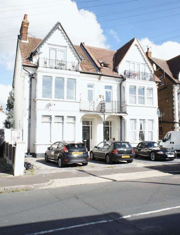 1 bedroom apartment to rent, Genesta Road, Westcliff-On-Sea, SS0 8DA