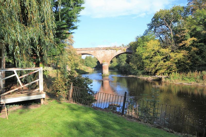 3 bedroom country house for sale, Erbistock, Wrexham LL, LL13 0DR