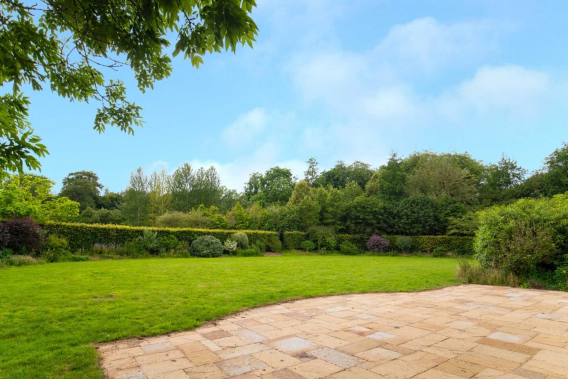6 bedroom detached house to rent, Manor Farm, Church Road, Studham ...