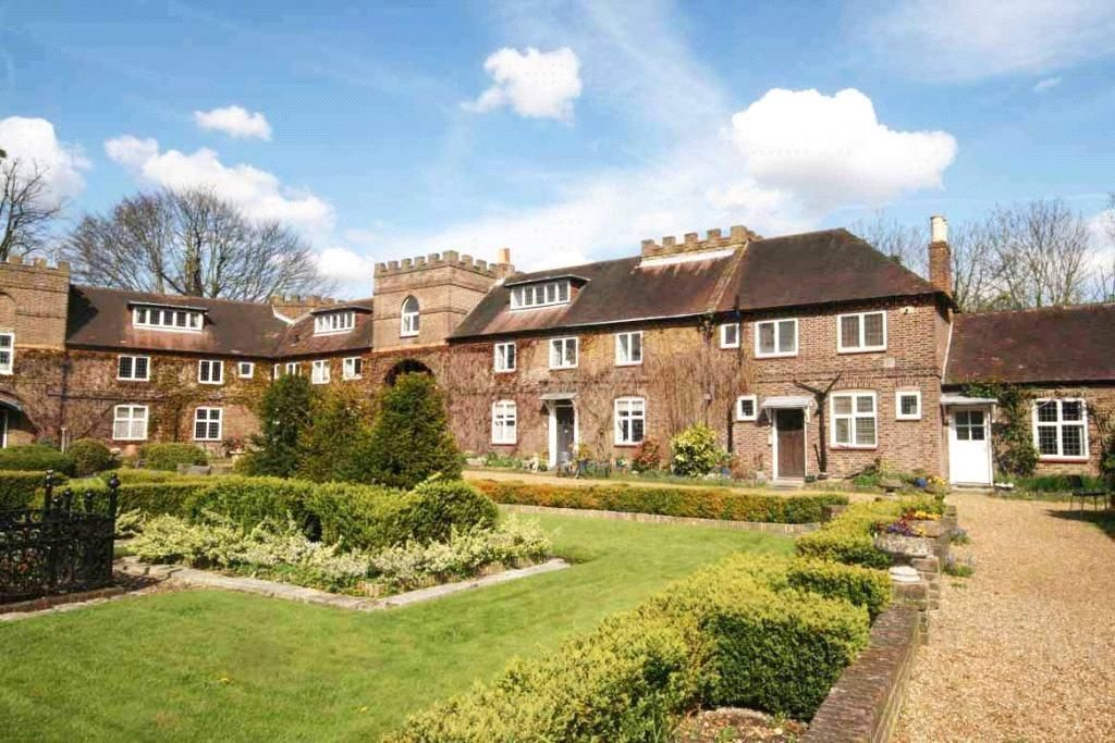 1 bedroom bungalow to rent, Tudor Court, Castle Way, Feltham, TW13 7QQ ...