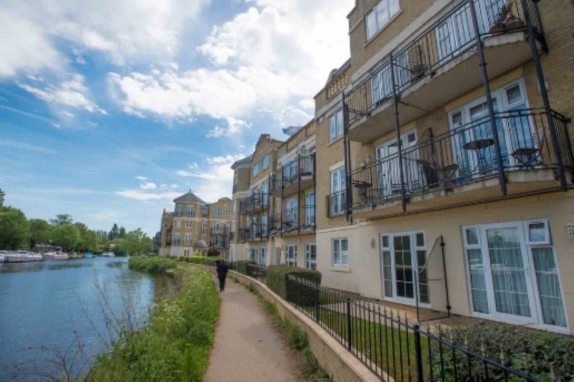 2 bedroom detached house to rent, Regents Riverside, Reading, RG1 8QS
