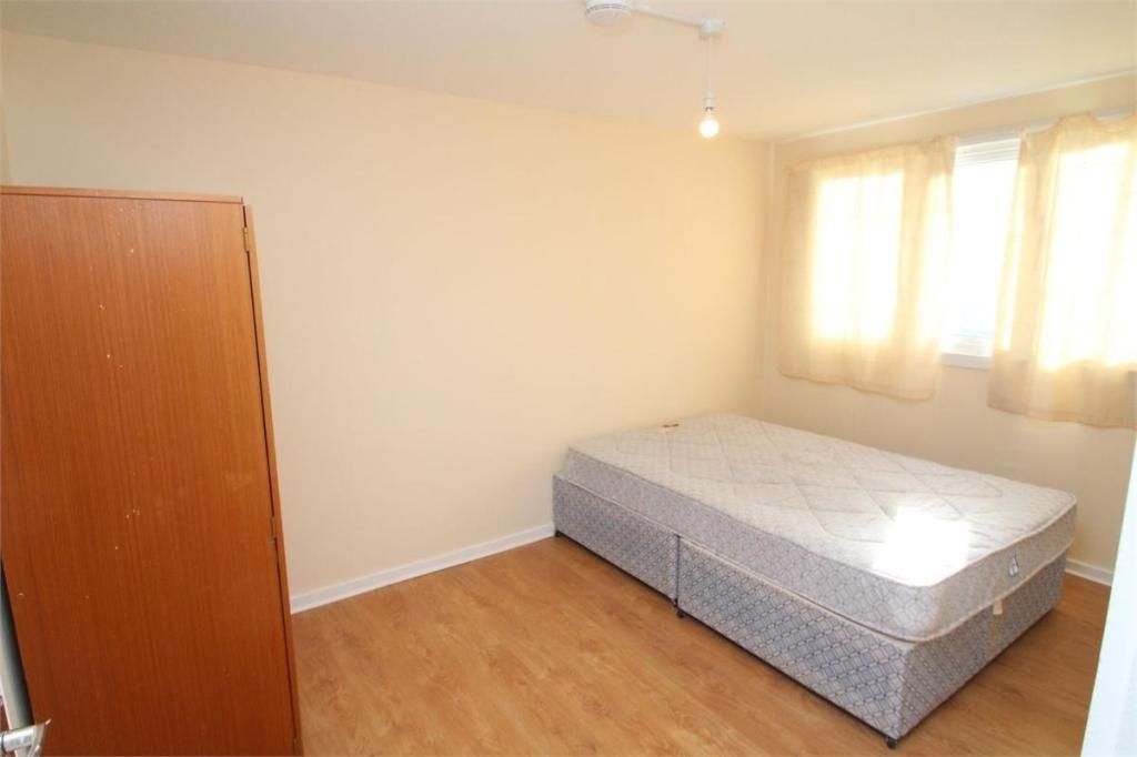 4 bedroom terraced house to rent, Greatfields Drive, Uxbridge, UB8 3QW