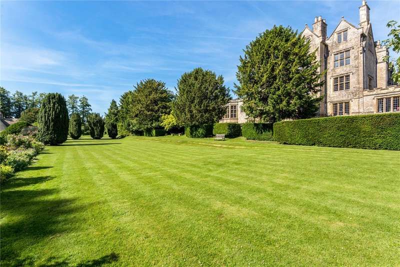 2 bedroom flat for sale, Shipton Court, High Street, Chipping Norton ...