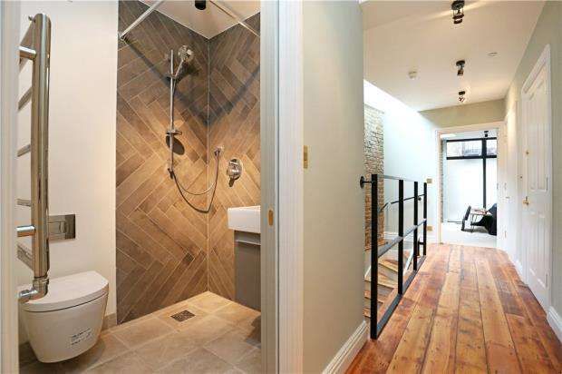 3 bedroom flat for sale, Southwark Bridge Road, London, SE1 0AS