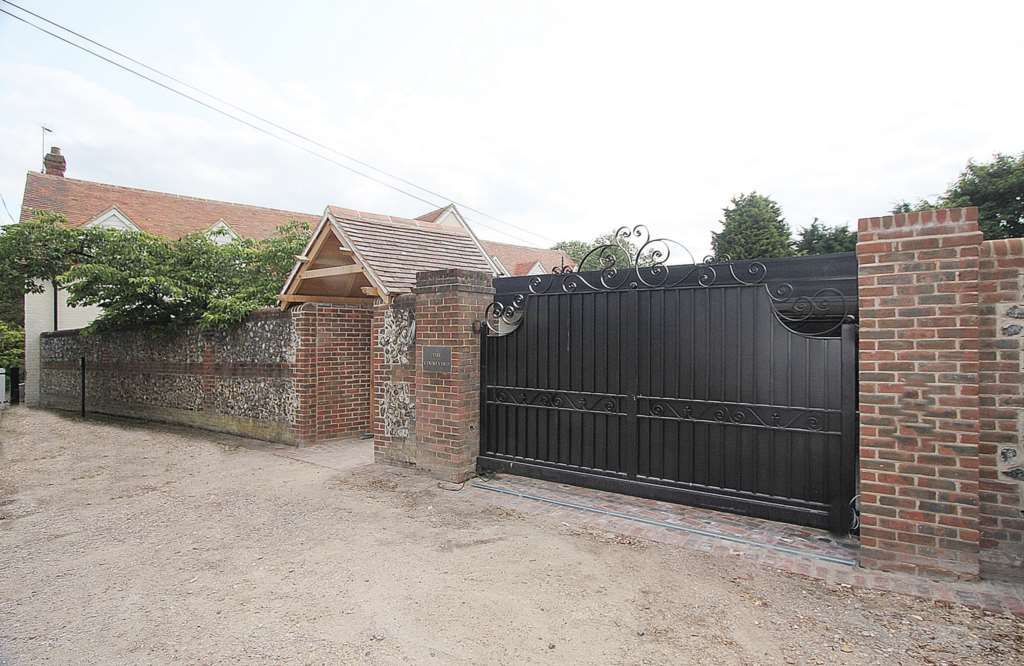 4 bedroom detached house for sale, The Courtyard, Dark Lane ...